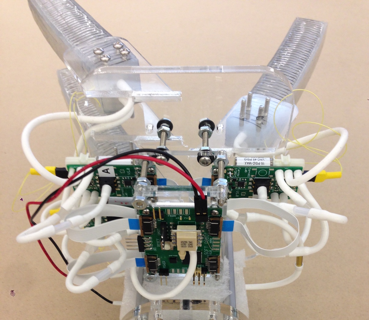[1605.00354] Morphological and Embedded Computation in a Self-contained Soft Robotic Hand