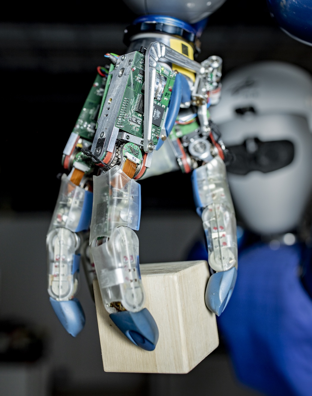 [2204.03698] Learning Purely Tactile In-Hand Manipulation with a Torque ...