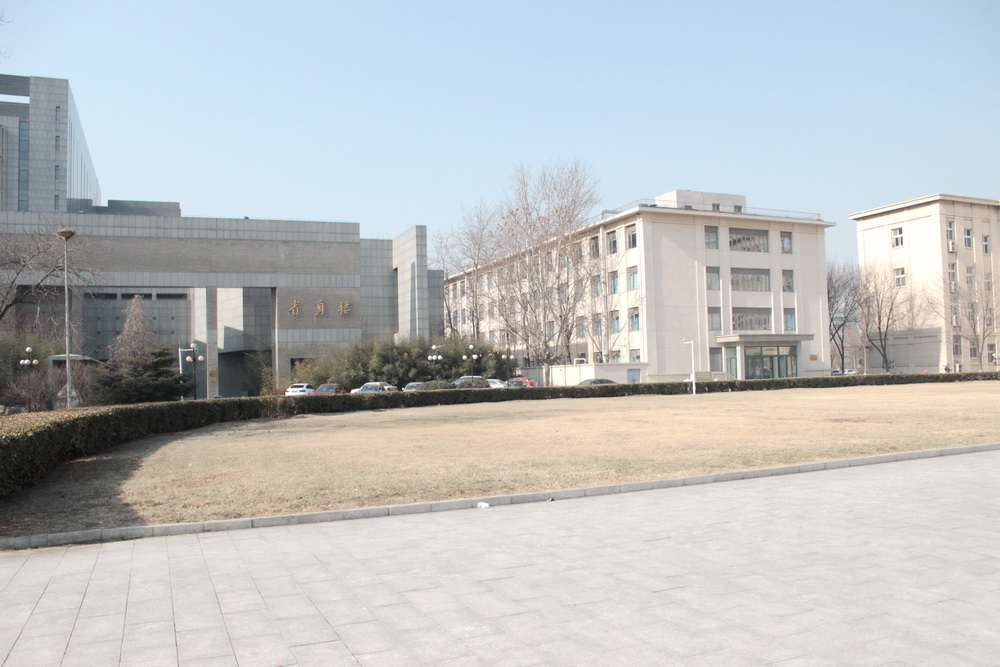 [2311.18564] Seam-guided local alignment and stitching for large ...